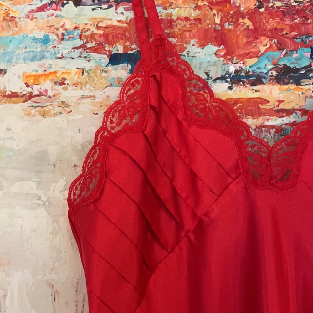 Vintage Lady Cameo Dallas Red Slip Lace Pleated M - Gem